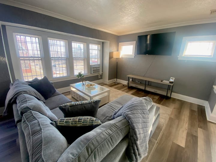 Hilltop House - Loft 
(2nd Floor W/ Balcony - 05) - Milwaukee