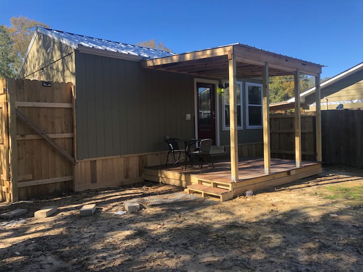 Cozy Cottage, Large Fenced Yard - Hammond, LA