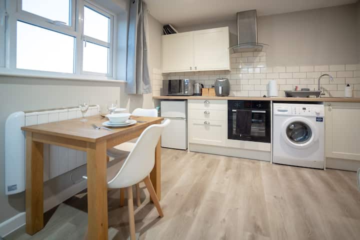 Modern Town Centre Apartment - Leominster