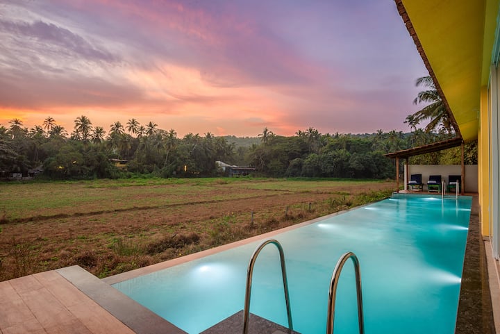 5 Min To Beach With Private Patio & Infinity Pool - Goa
