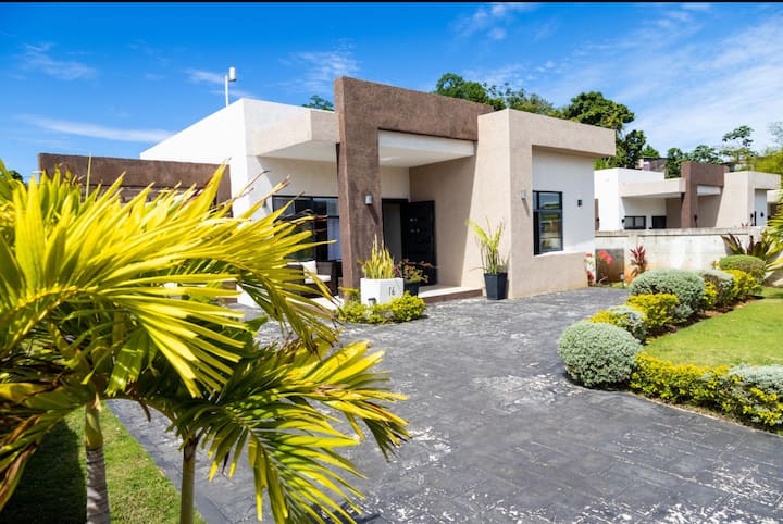 The Halo Haven|3br Rooftop|gated|pool|gym - Ocho Rios