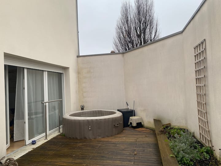 Appartement Avec Jacuzzi. - Reims
