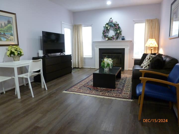 Cozy Moon Condo - Clifton, VA