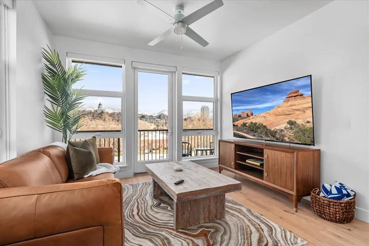 Grand 1br Views/pool/gym/htub - Salt Lake City, UT