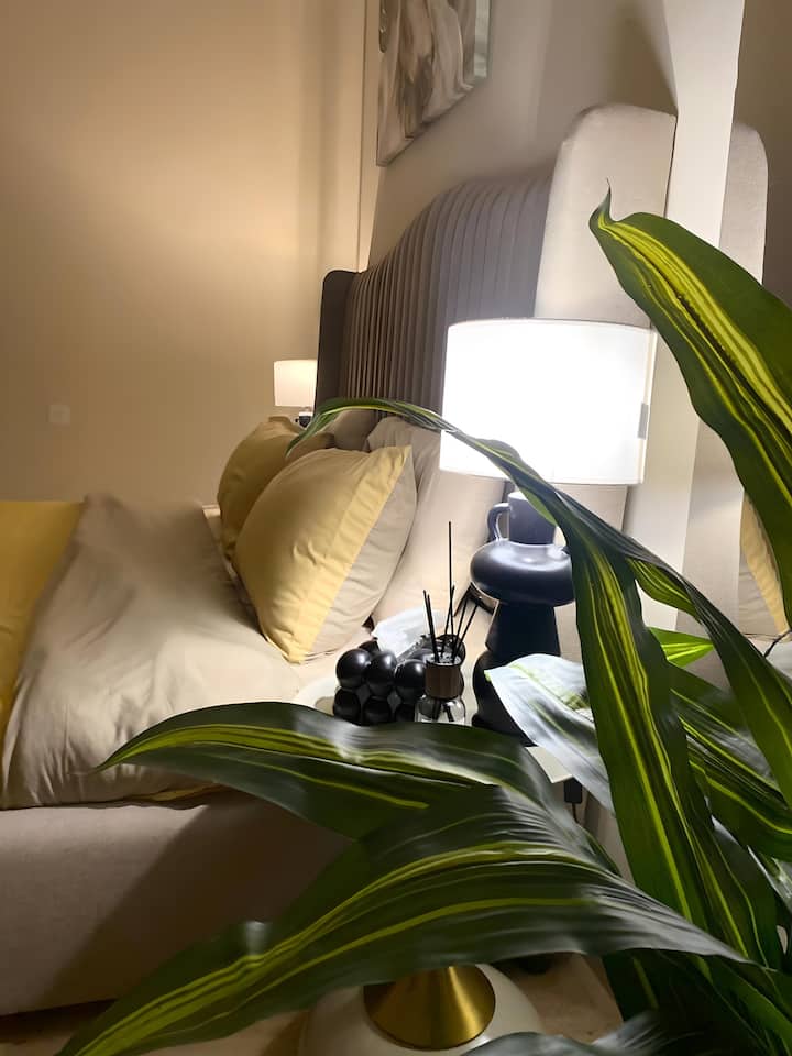 Love Hotel Suite Near Diriyah+65 Screen +Parking - Riyadh