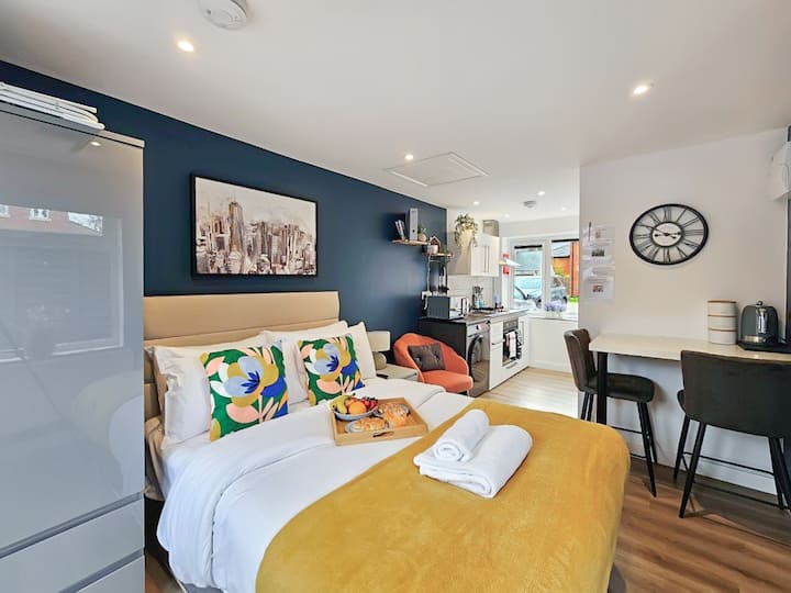 Blue Garden Retreat By Fortuna Property - Cheltenham