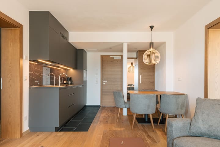 Krone Living South · Design Apt, Panorama Terrace - Dorf Tirol