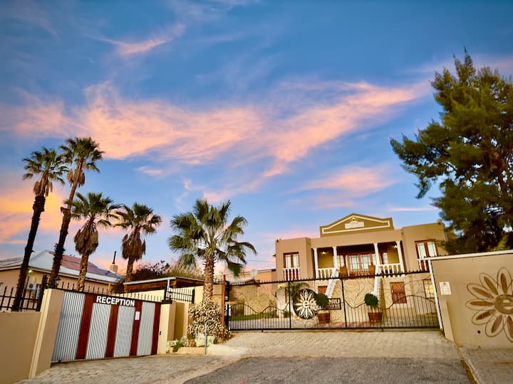Kliprand Self Catering E9-12 - Springbok