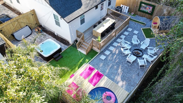 Hot Tub - Cowboy Pool - Sauna - Fire Pit - Themed - St. Augustine, FL