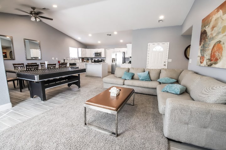 Spacious, Stylish And Convenient - North Las Vegas, NV