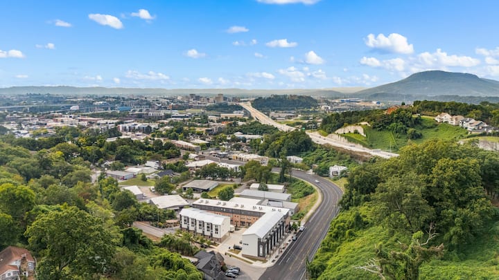 Downtown Townhouse 3bed/3.5bath (2 Kings, 2 Twin) - Signal Mountain, TN