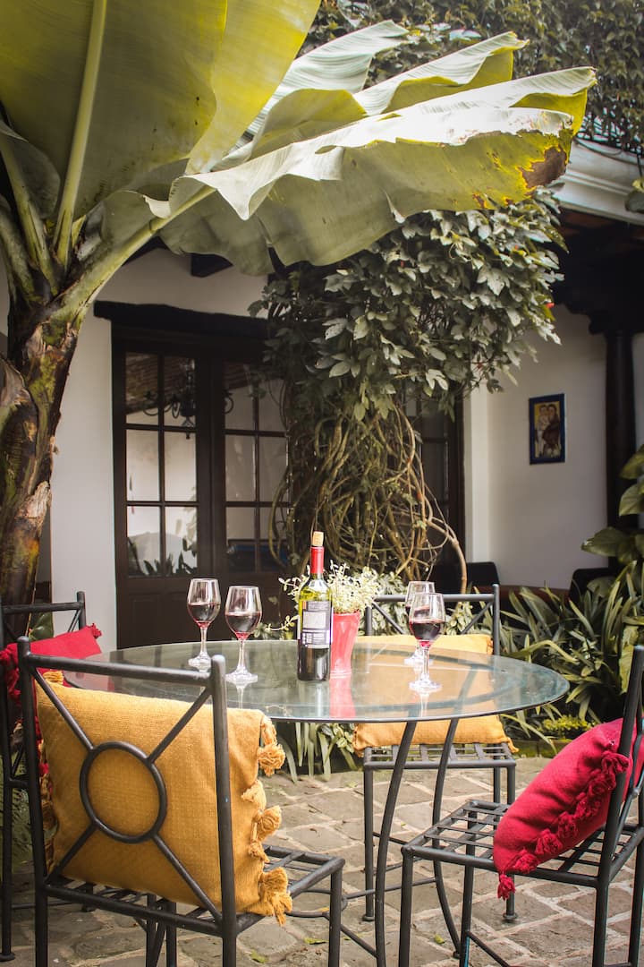 Hermosa Casa Con Jardines Y Vista A Los Volcanes! - Guatemala