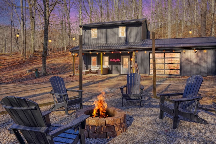 Hot Tub~firepit~axe Throw~near Ash, Old Man’s Cave - Laurelville, OH
