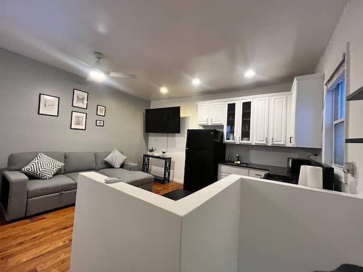 Clean & Cozy Duplex - Brooklyn, NY