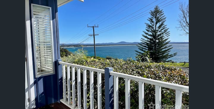 Beachfront Bungalow - Forster
