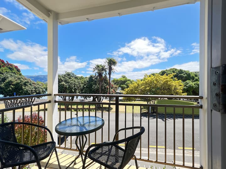 Waterfront 2-bedroom Harbour View Apartment - Akaroa