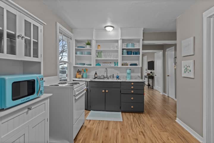 Mid-term Rental - Lake Views, Premier Location - Wisconsin