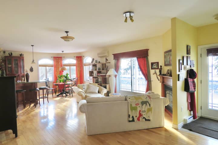 New- River Front, Near Gatineau Park - Gatineau