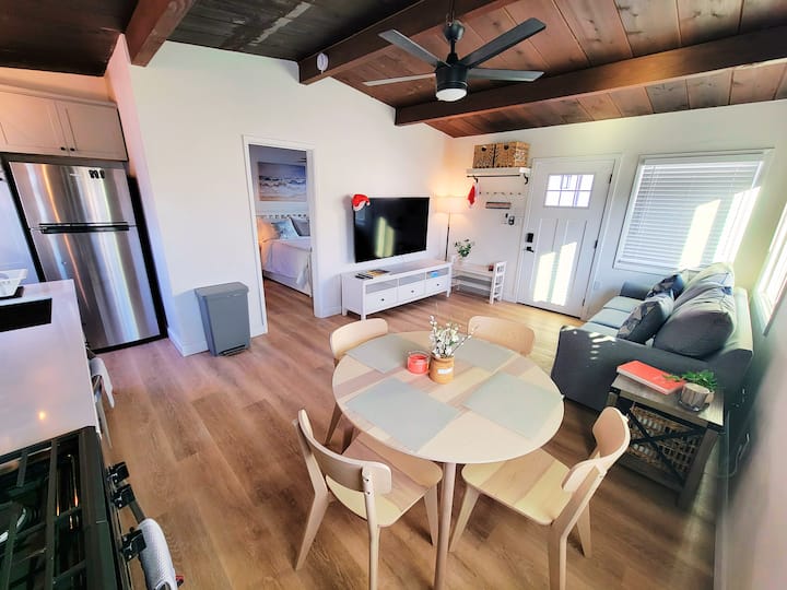 Pacific Beach Gem Steps To The Pier, Free Bikes - San Diego, CA