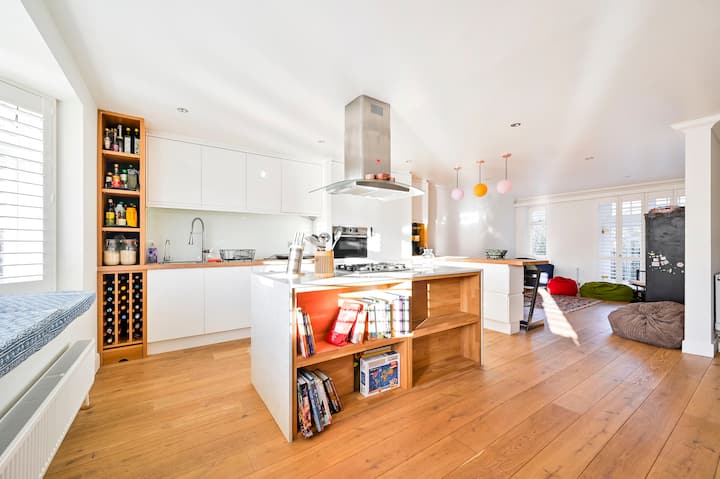 Spacious 2-bed Home · Barnes Village, London - Surbiton