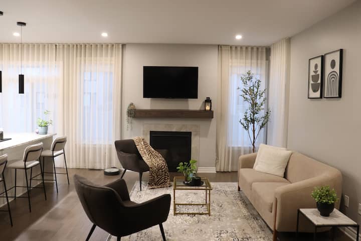 Luxury Single Home Near Airport & Downtown - Ottawa