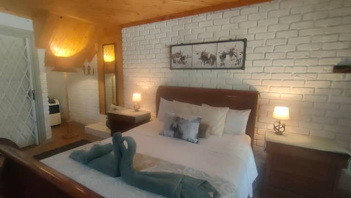 The Black Rose Suite - Sabie