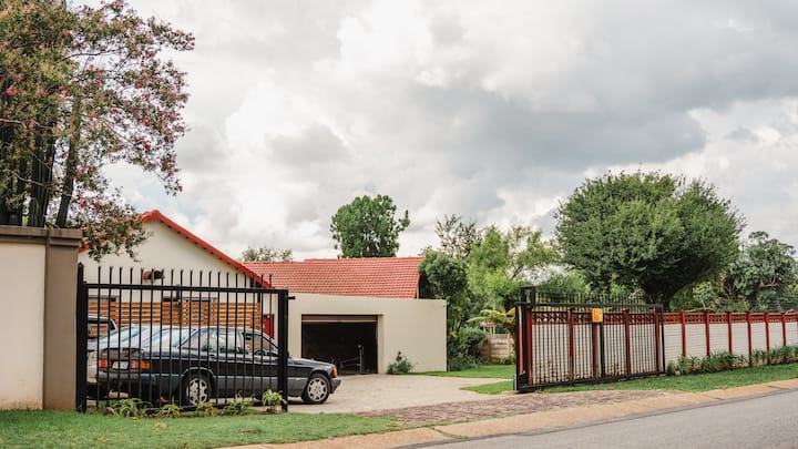 Cozy Centurion Cottage - Centurion