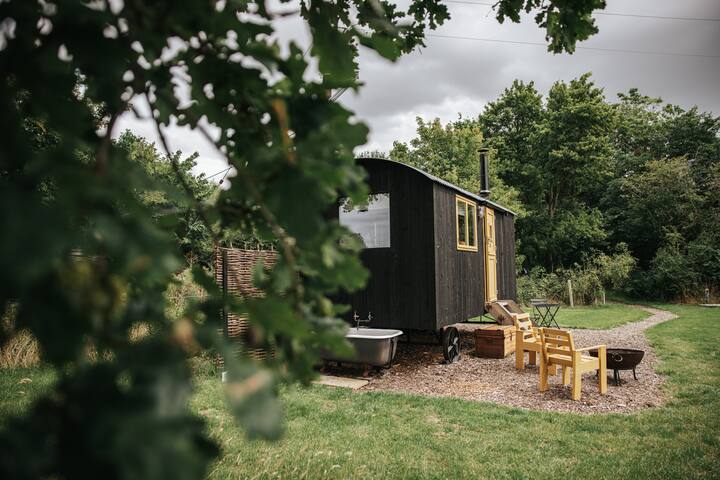 'Bramley' Hut On Private Farm - Woodbridge