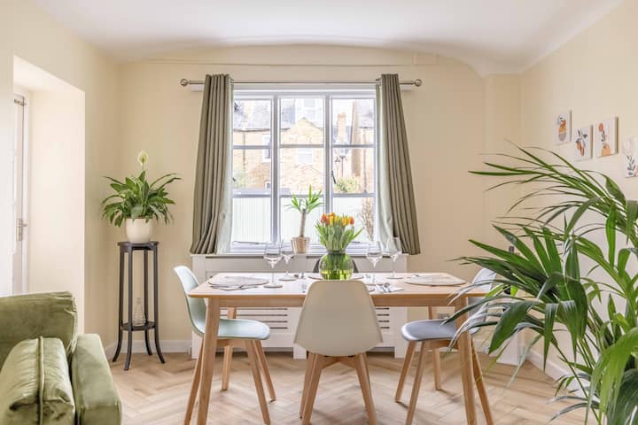 Beautiful 3 Bed Cottage • Garden • Free Parking - Slough