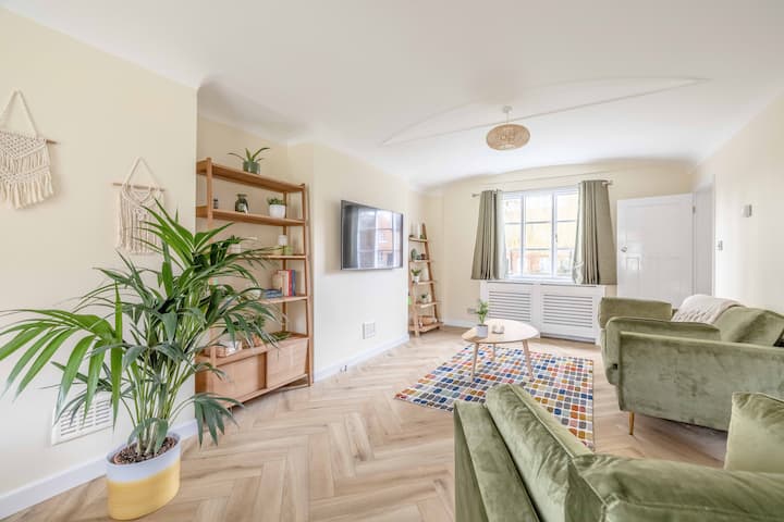 Beautiful 3 Bed Cottage • Garden • Free Parking - Slough