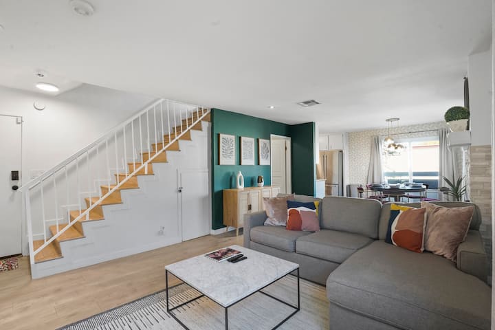 Spacious + Modern Condo|2-story/2b2.5ba/parking(2) - Los Angeles, CA