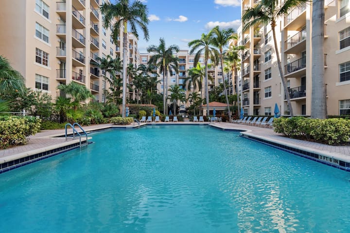 Chic Flagler Condo W/ Hot Tub, Pool, & Gym! - West Palm Beach, FL