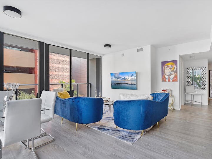 3br/3ba Highrise In Prime Downtown | Rooftop Pool - Miami, FL