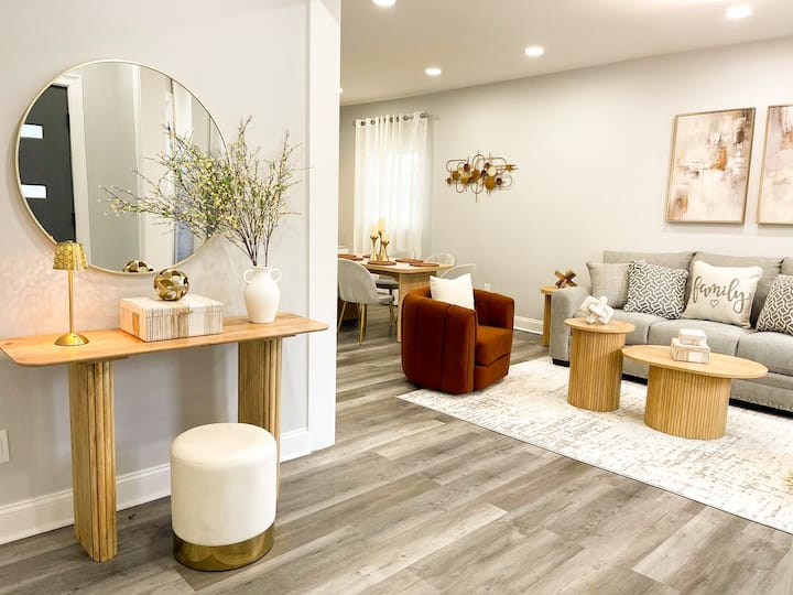 New! Spacious Gem In Utica W / Netflix & Fast Wifi - Utica, NY