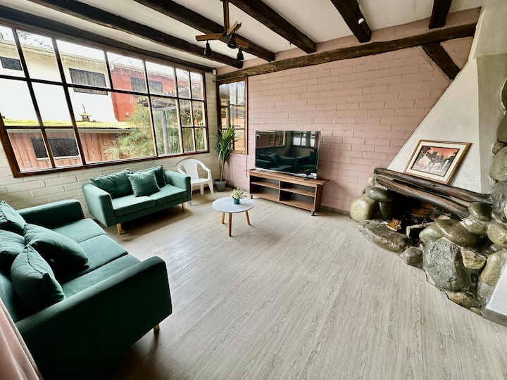 M1 Casa Familiar Con Garaje 5 Autos - Cuenca