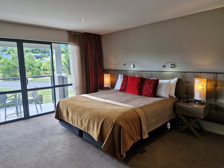 Location, Views And Sun - Hanmer Springs