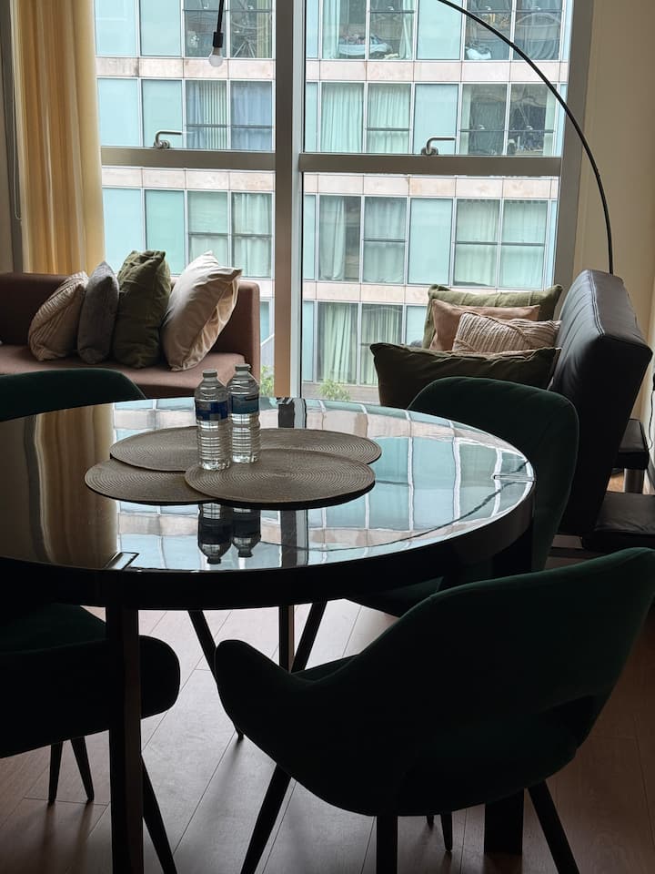 The Central Hub Living Experience - 밀턴 케인즈