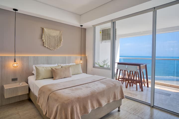 Safe Beachfront Studio With Stunning Ocean Views - Cartagena