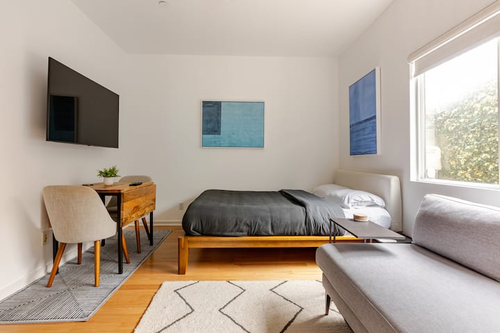 Modern Venice Beach Studio - Santa Monica, CA