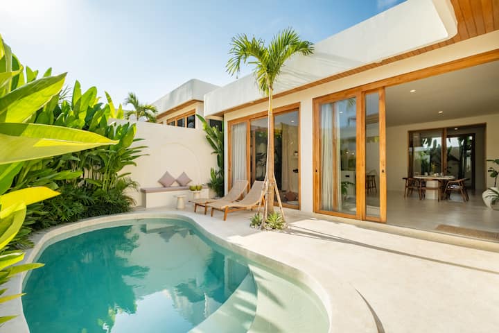 Stylish 3-bedroom Villa W/in 13-mins To The Beach! - Tabanan