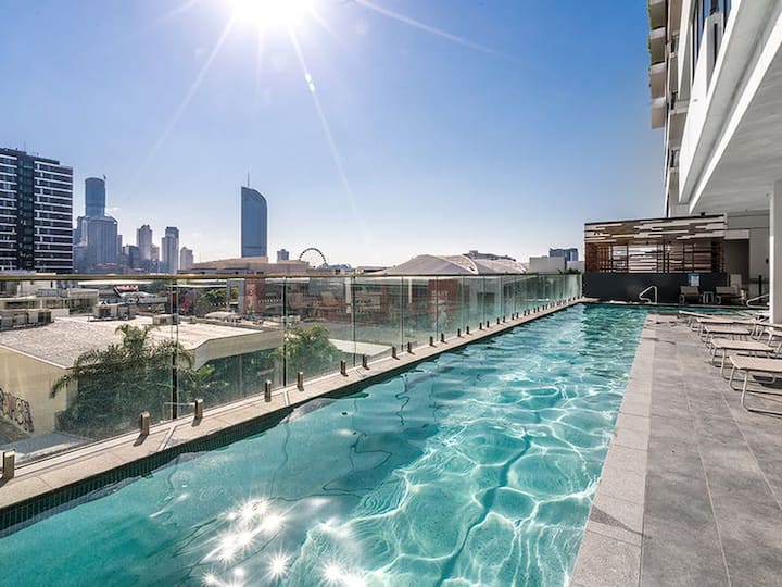 Stylish Stay: Central 2br+2ba Apt+ Free Parking - Windsor, Australia