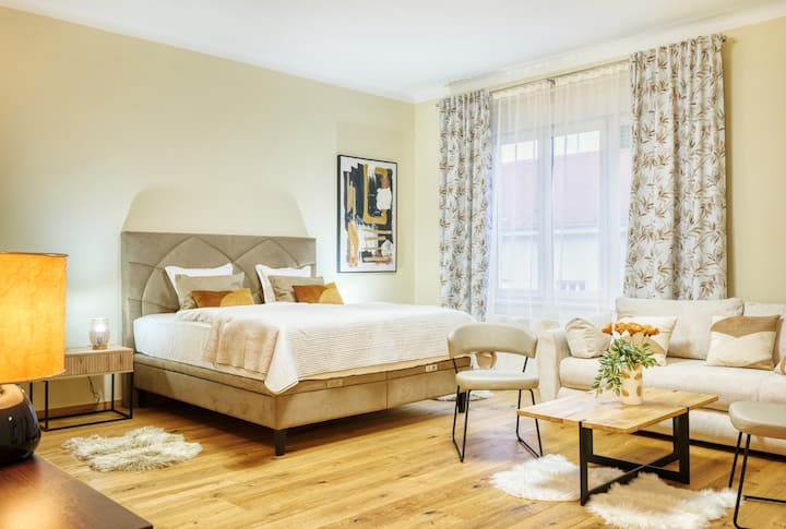 Grand And Cozy 4br Apt W/balcony - 薩格勒布