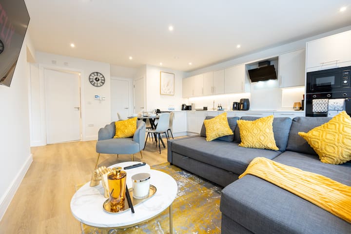 New 2 Bed Near Manchester Airport, Trafford Centre - Altrincham