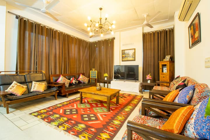 Opulent Antique 6br Independent Villa In Gurugram - India