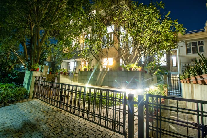 Opulent Antique 6br Independent Villa In Gurugram - Gurgaon