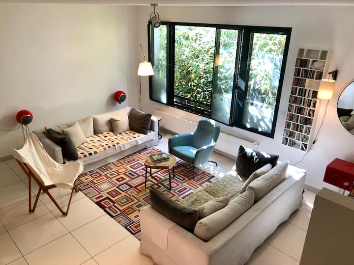 Maison Moderne Dans Un Quartier Cool - Paris