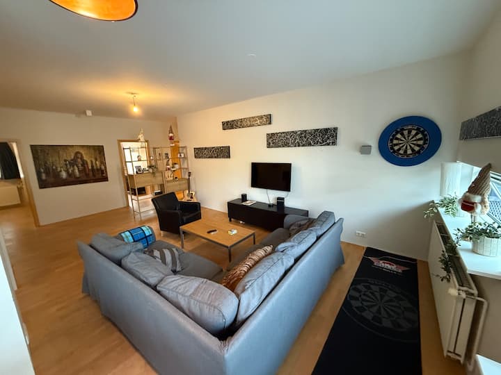 Spacious Downtown Apt W Balcony - Reykjavík