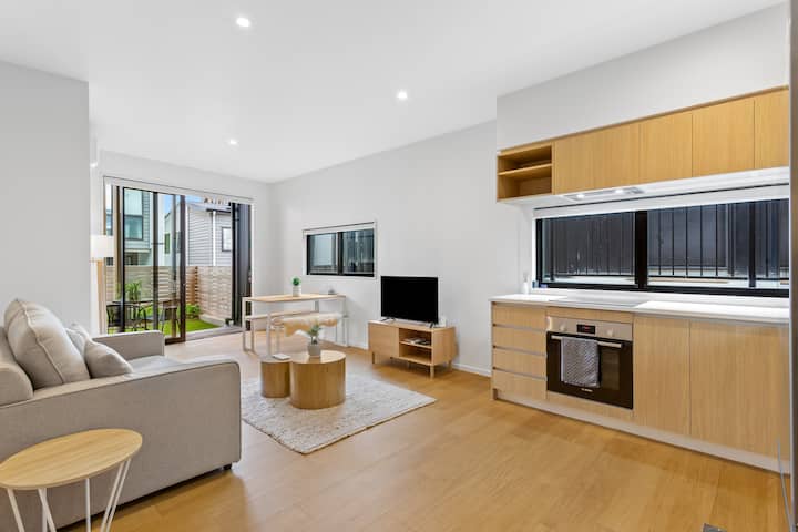 Modern Apartment, Prime Location - Auckland