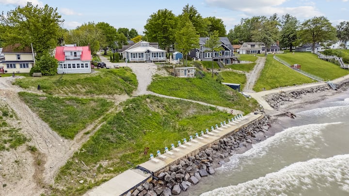 Lakefront Retreat | Beach + Sauna + Steam Pod - Ohio