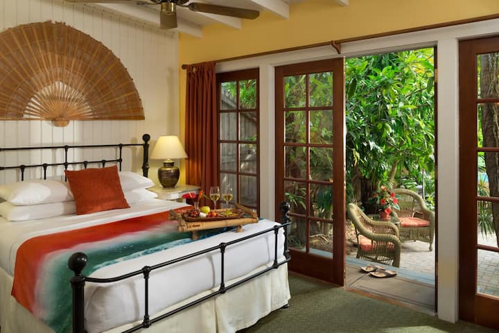 Poinciana Patio @ Tropical Inn - Key West, FL